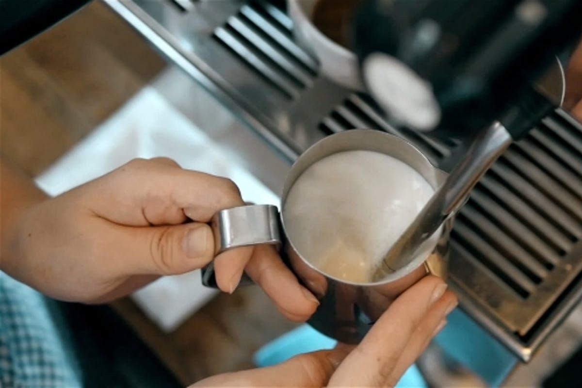 Newbie Guide on How to Make Flat White in 2025 - CoffeeHolli.com